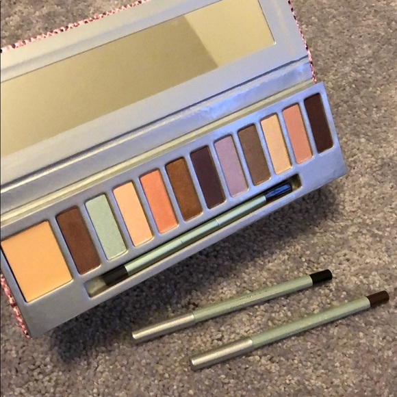 Mally Beauty | Makeup | Mally Beauty Le Eyeshadow Bundle Brand New ...